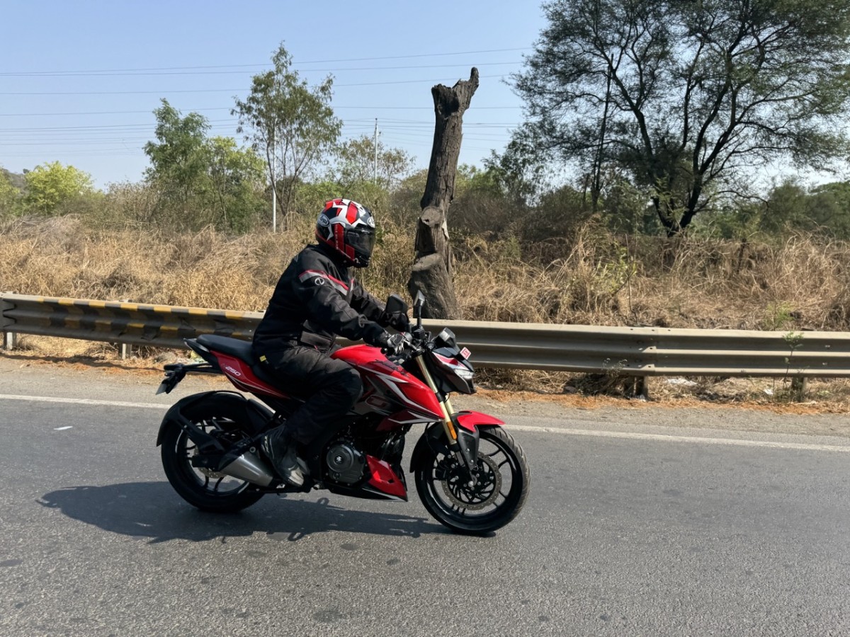 2024 Bajaj Pulsar N250 - What's New? Ride Review - Shifting Gears