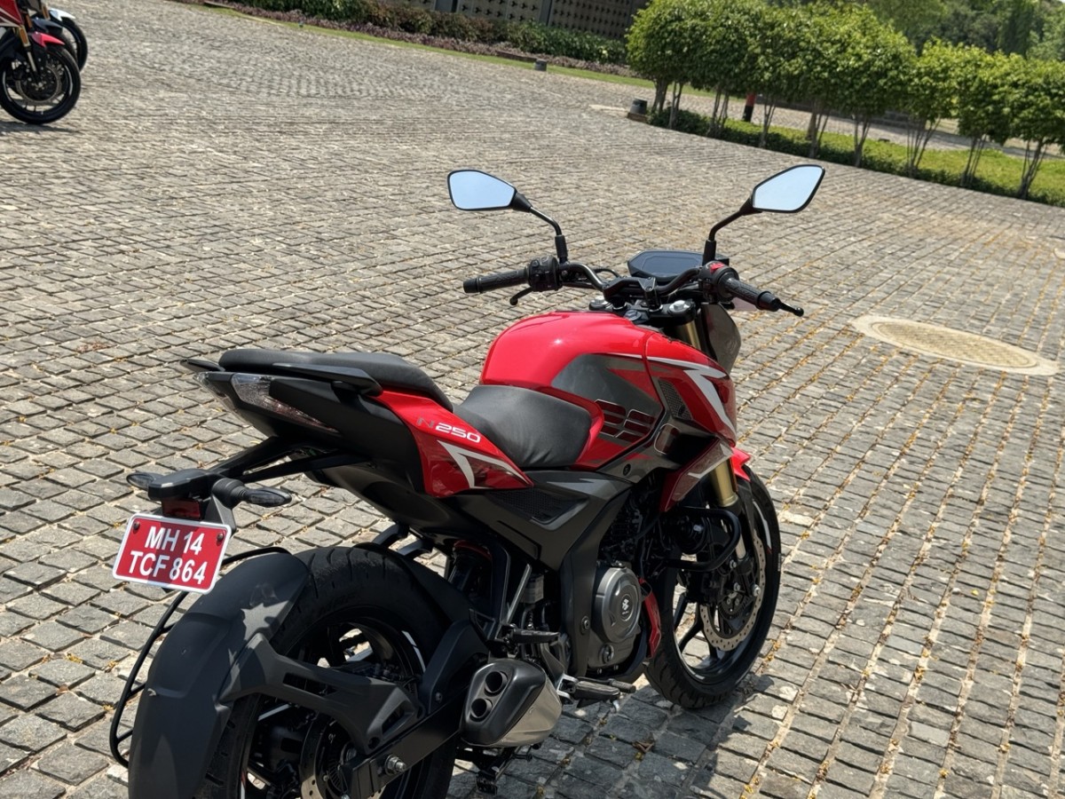 2024 Bajaj Pulsar N250 - What's New? Ride Review - Shifting Gears